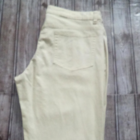 Lee | Jeans | Lee Yellow Denim Capris 4 M | Poshmark
